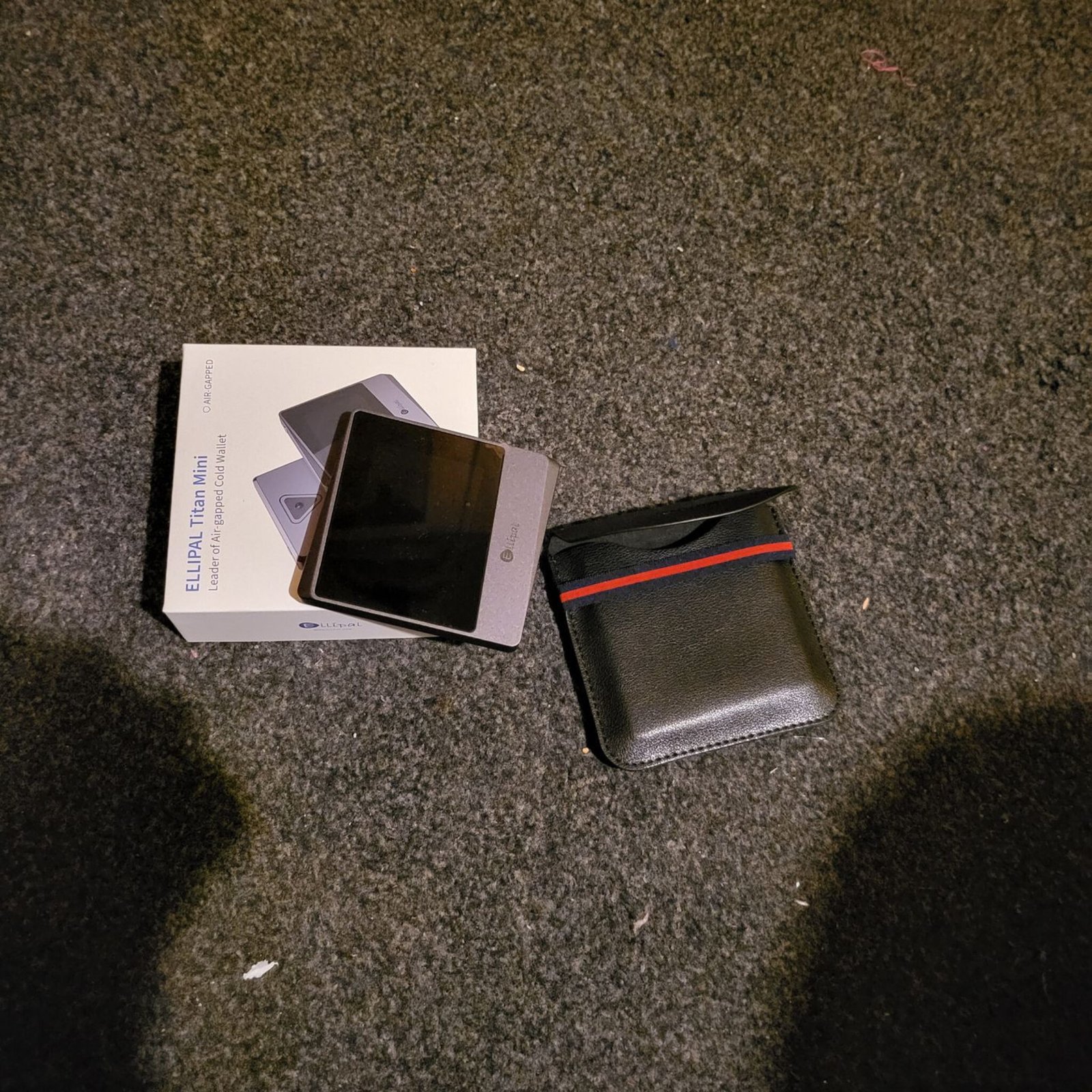 ELLIPAL Titan Mini Review: The Ultimate Cold Wallet for Crypto Storage